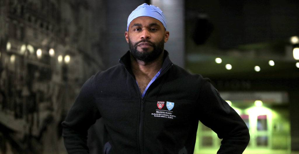 Former NFL Player Now on COVID-19 Frontlines as Neurosurgeon